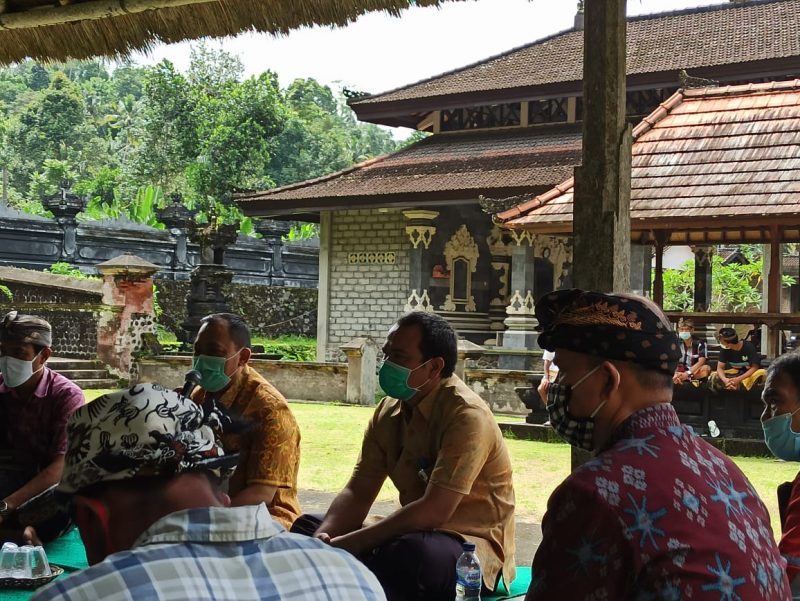 SOSIALISASI VAKSINASI COVID-19 DI DESA ADAT TAUKE DESA TIYING TALI ...